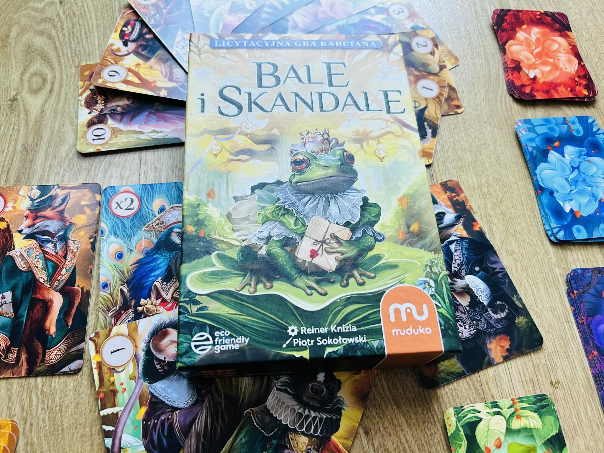 Bale i skandale. Szybka karcianka, której trudno nie polubić! - W Roli Mamy